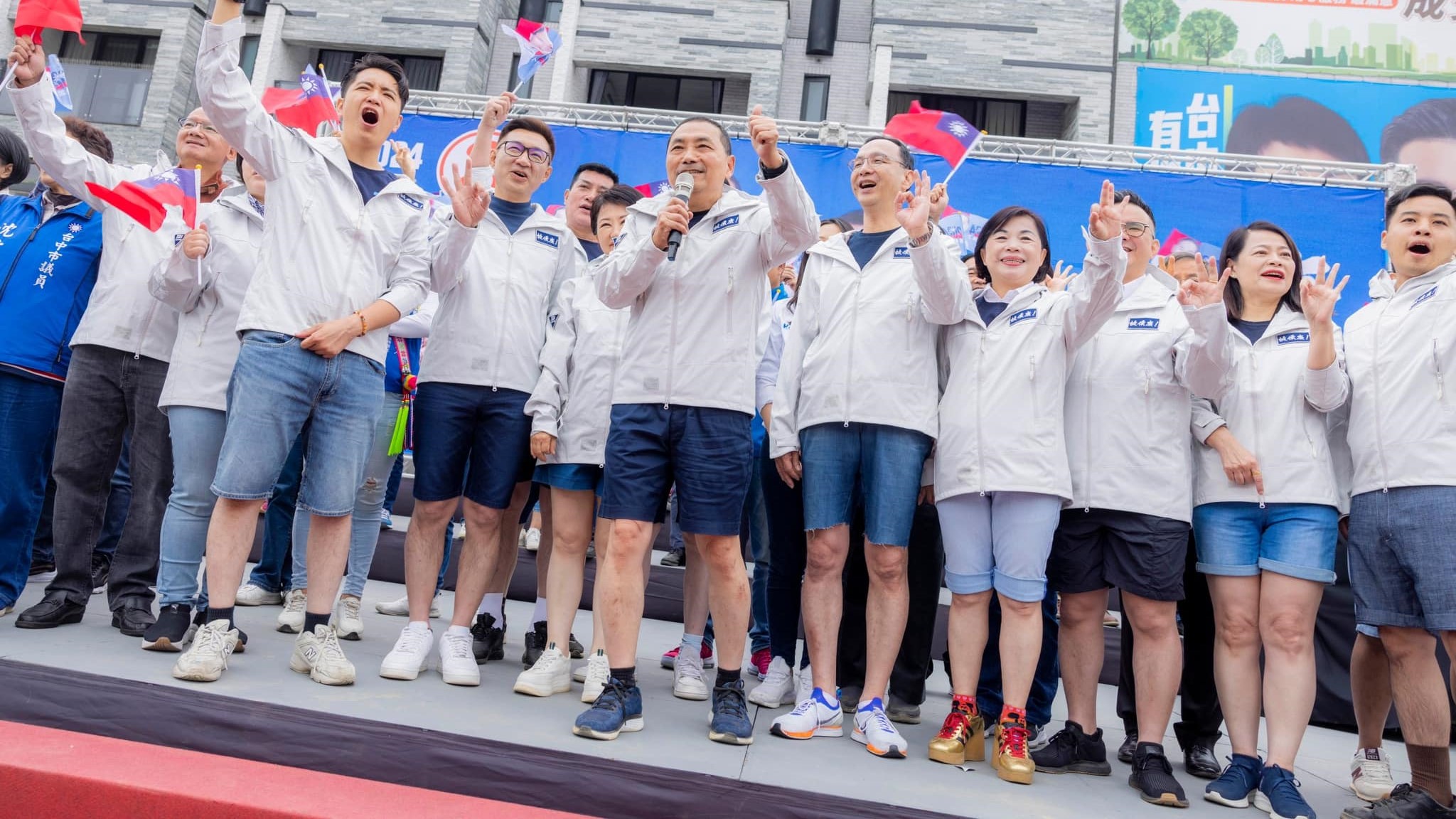 不畏寒流！侯康台中競總成立 盧秀燕、朱立倫、侯友宜「秀勇腳」喊政黨輪替